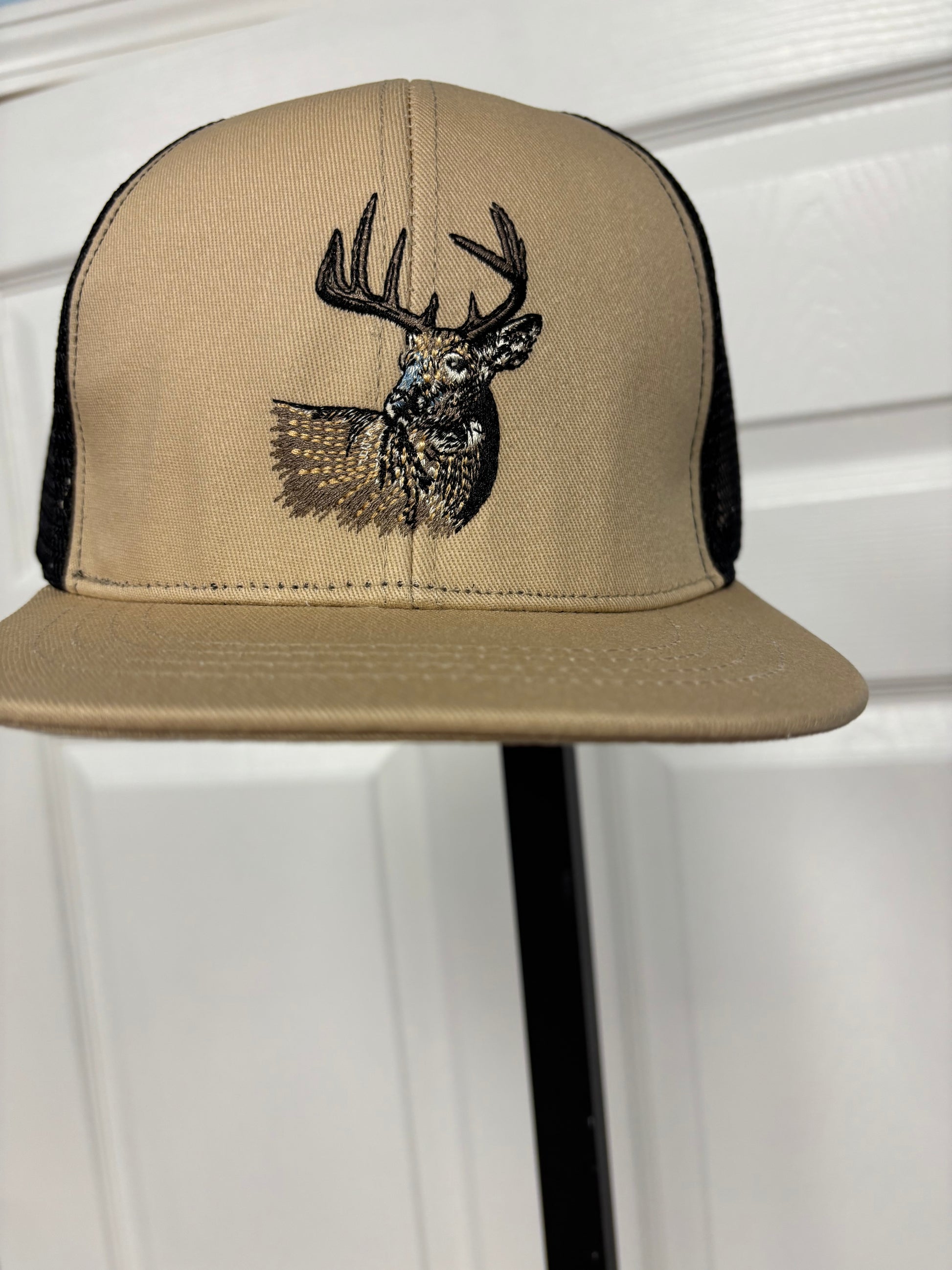 Whitetail Trucker Hat – TOOTSIETRENDSBOUTIQUE